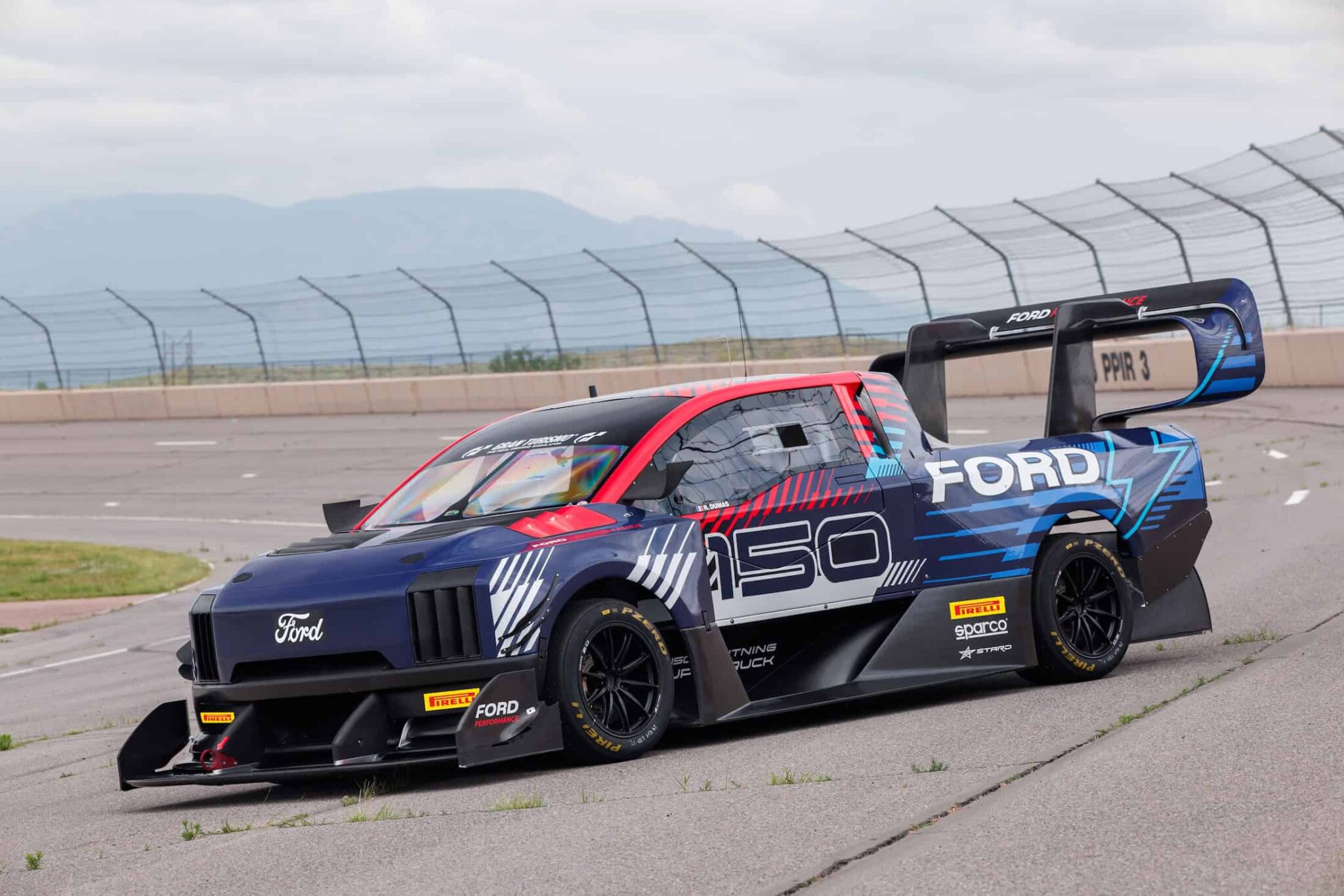 Ford dévoile son F-150 Supertruck de 1400 chevaux